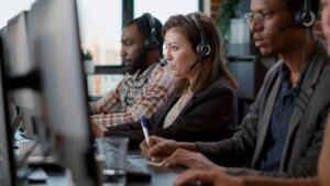 40 Ways To Improve AHT In Call Centers According To Experts