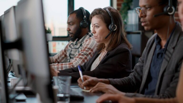 40 Ways To Improve AHT In Call Centers According To Experts