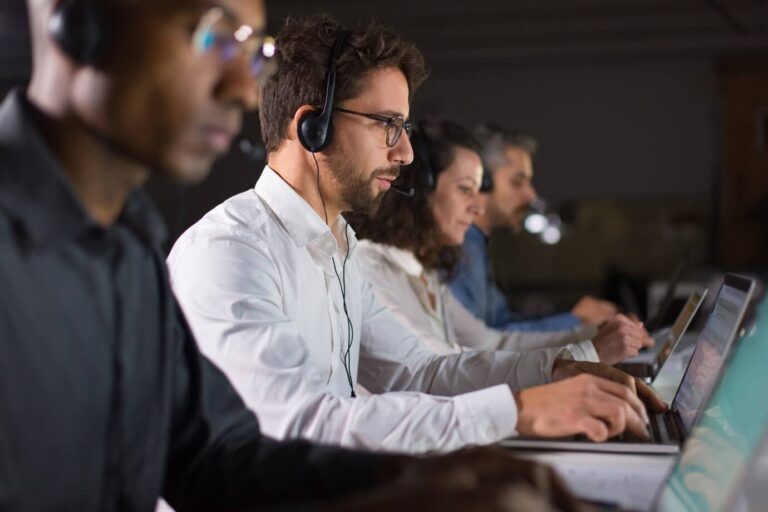 40 Expert Tips to Improve Call Center AHT